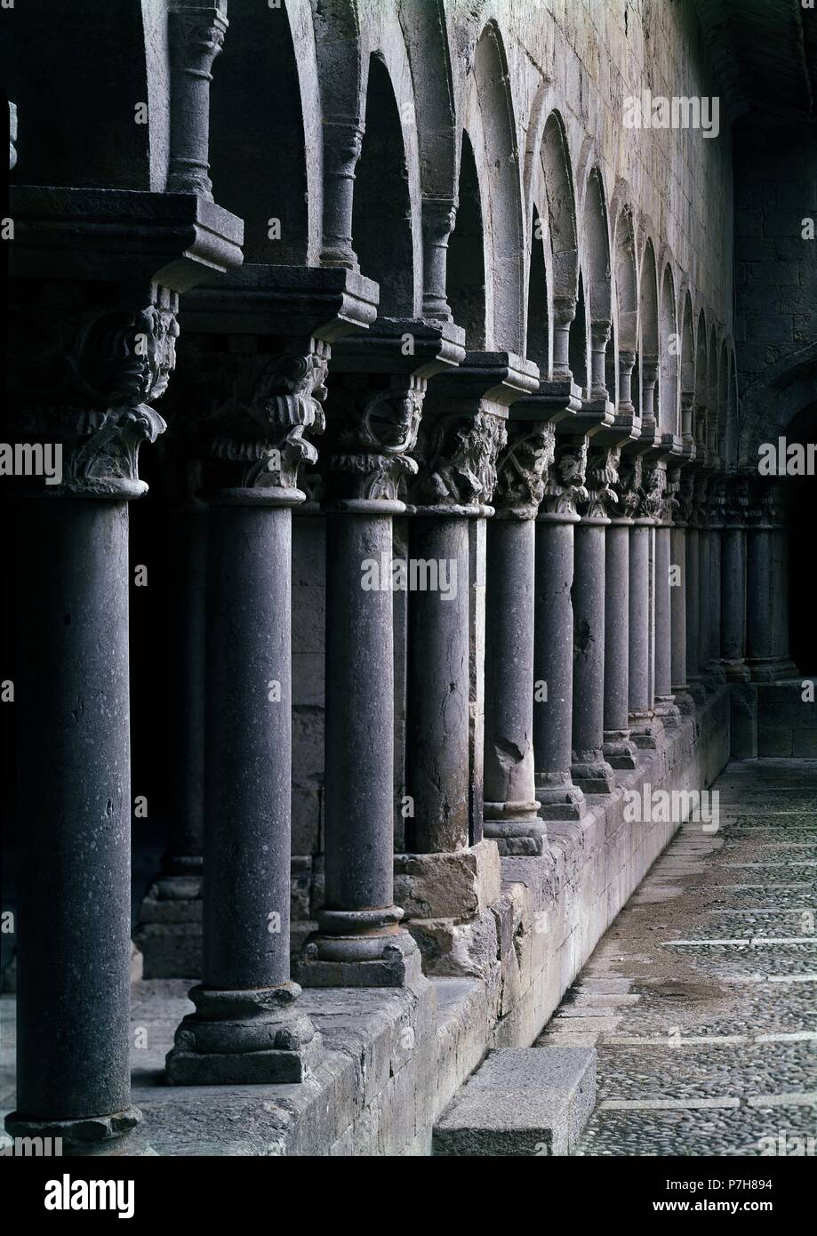 CLAUSTRO ROMANICO DE LA CATEDRAL DE GERONA - SIGLO XII. Location ...