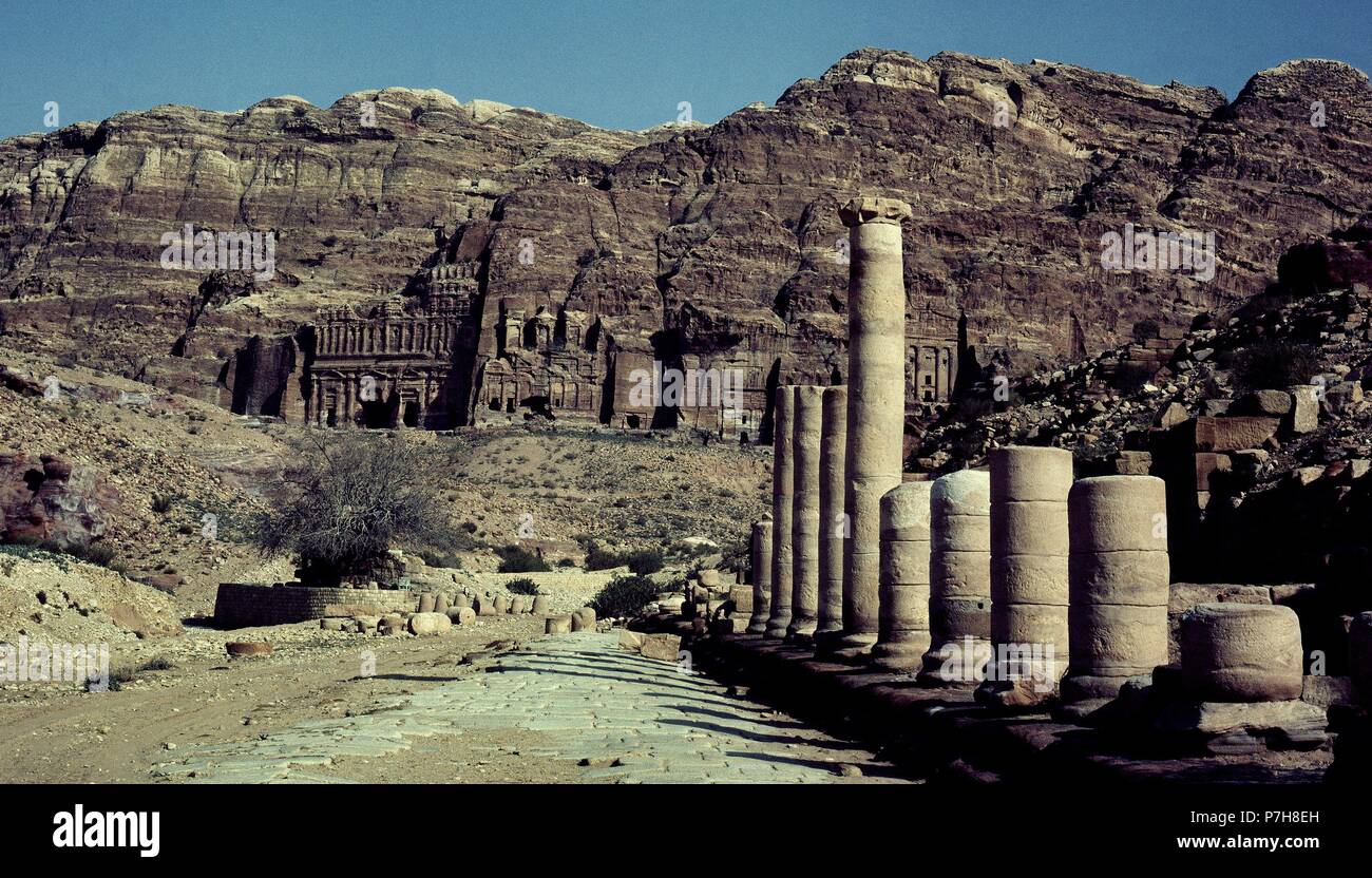 CIUDAD NABATEA. Location: EXTERIOR, PETRA Stock Photo - Alamy