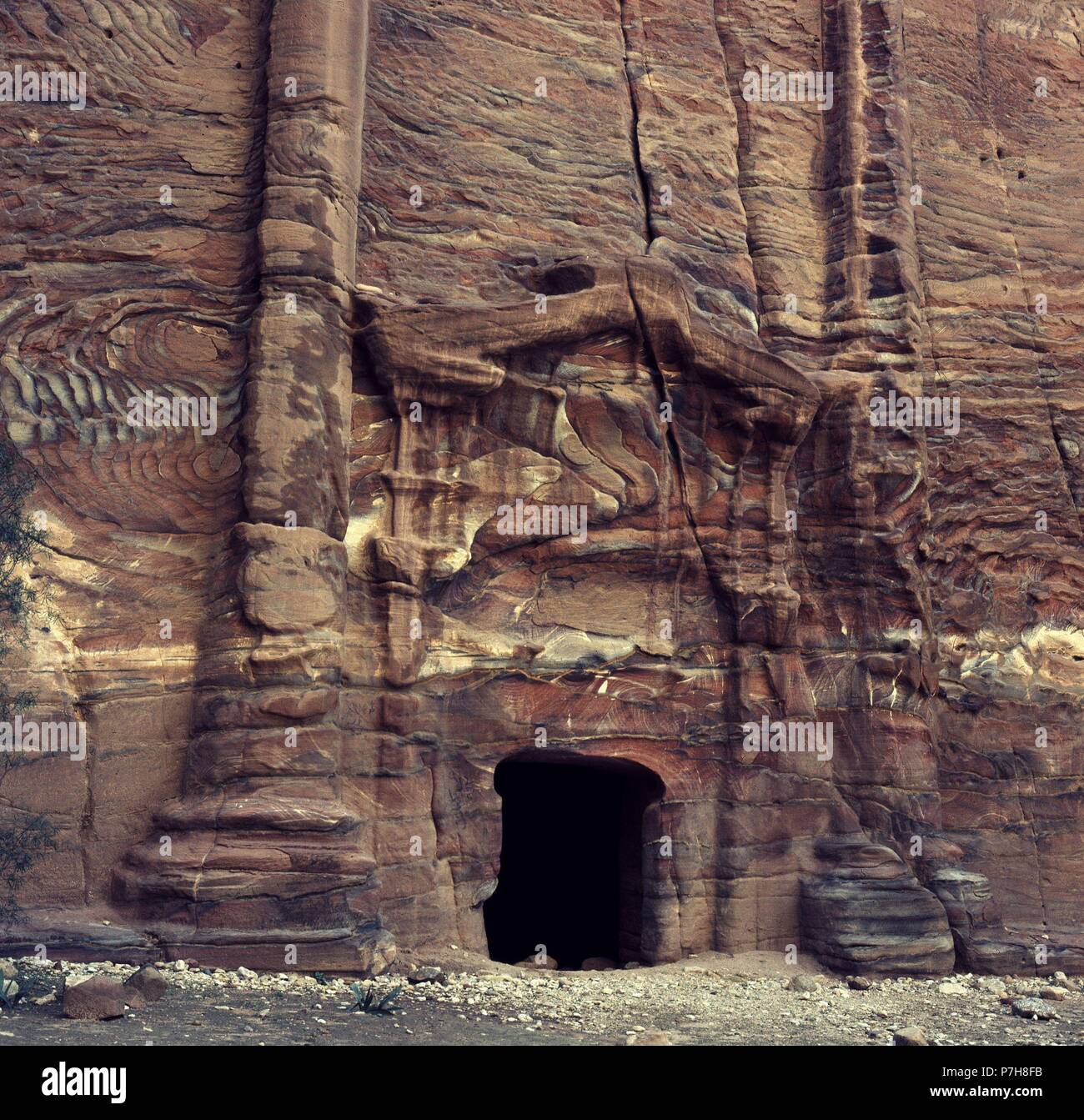 CIUDAD NABATEA. Location: EXTERIOR, PETRA Stock Photo - Alamy