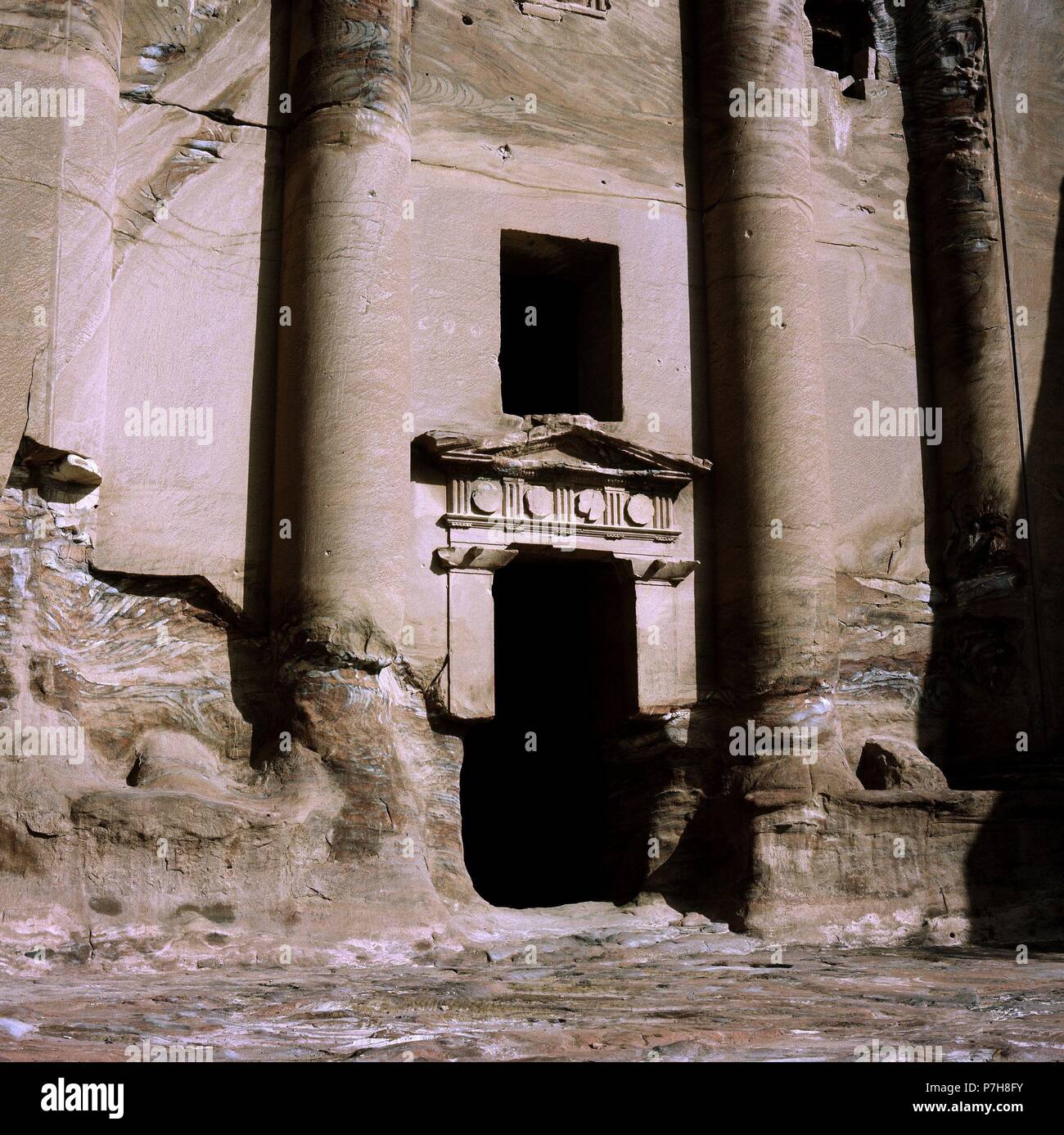 CIUDAD NABATEA. Location: EXTERIOR, PETRA Stock Photo - Alamy