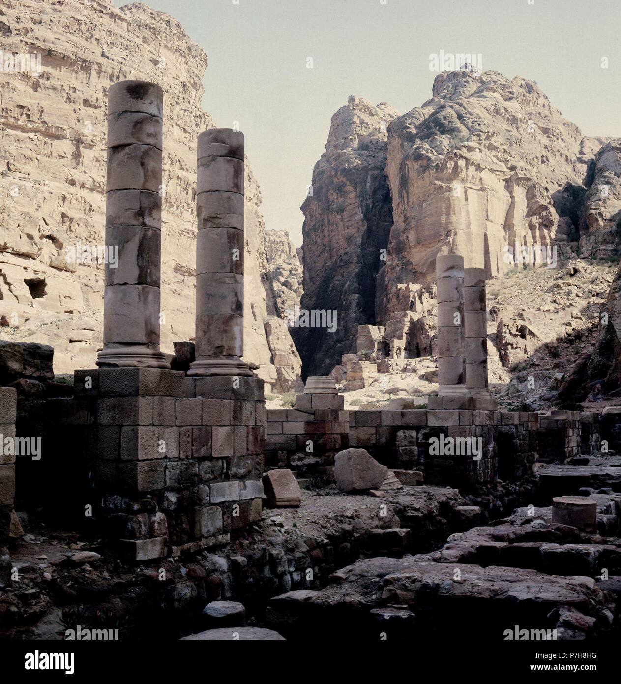 CIUDAD NABATEA. Location: EXTERIOR, PETRA Stock Photo - Alamy