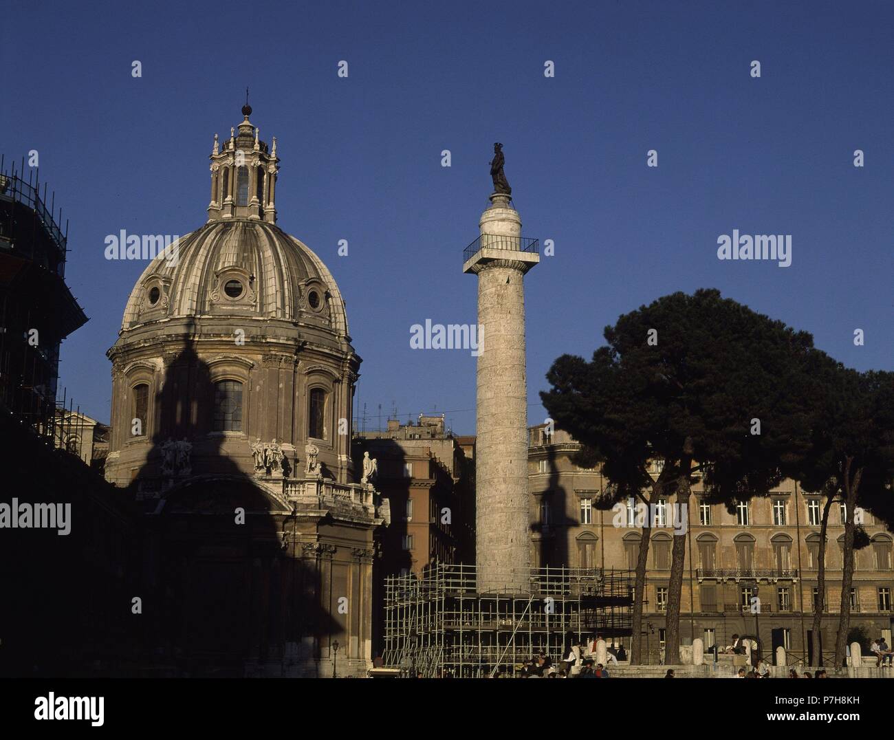 COLUMNA DE TRAJANO Y CUPULA DE LA IGLESIA DEL SANTISIMO NOMBRE DE MARIA ...