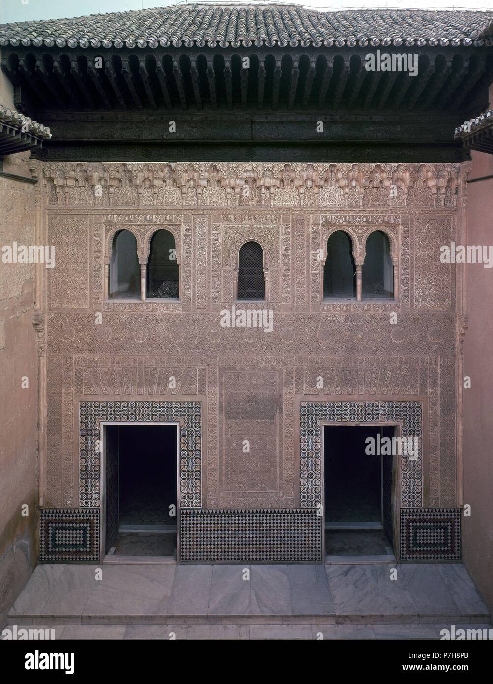 PALACIO COMARES - FACHADA. Location: ALHAMBRA-PALACIO DE COMARES ...