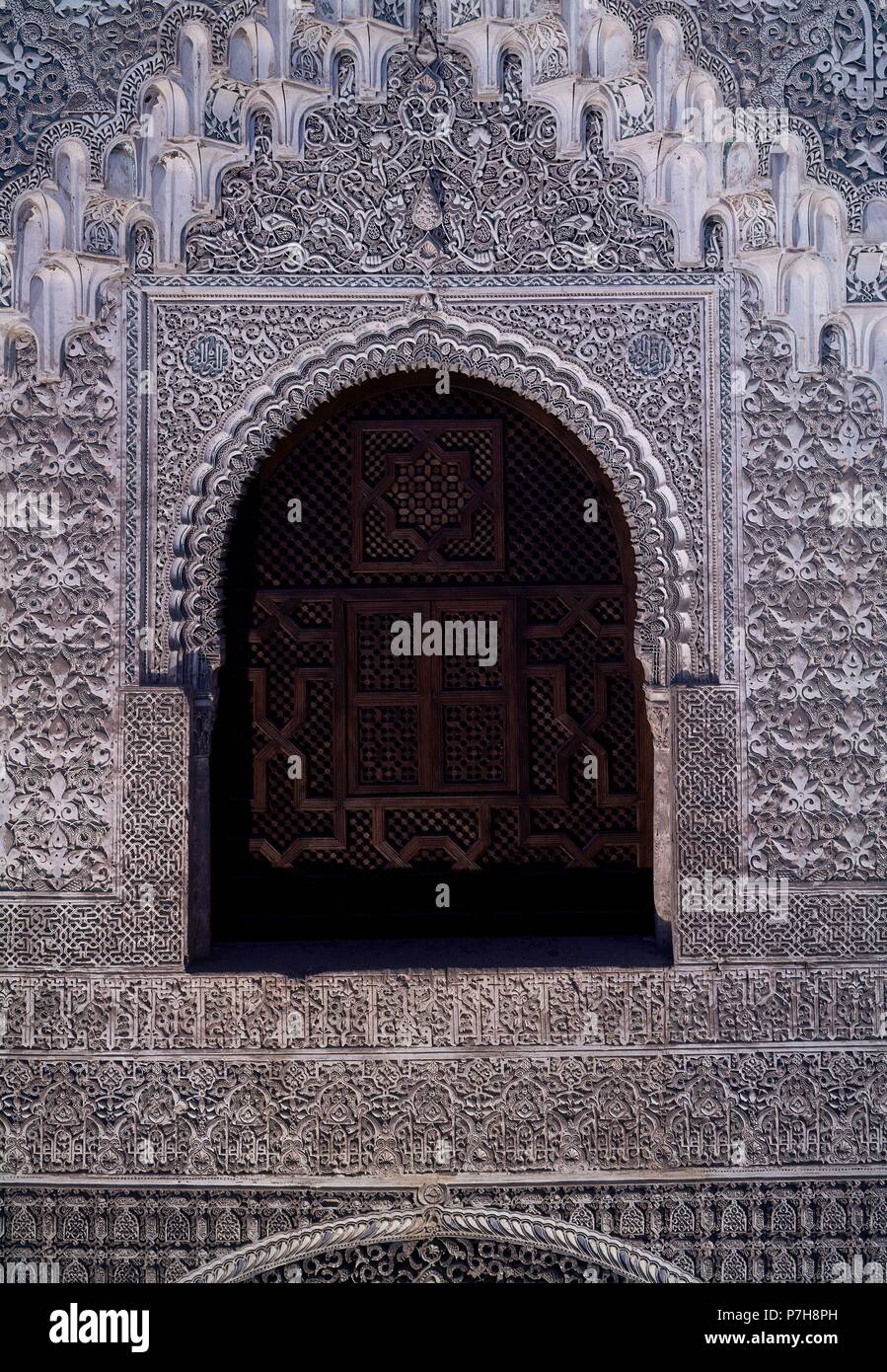 VENTANA CON CELOSIA-ATAURIQUE. Location: ALHAMBRA-SALA DE LAS DOS ...