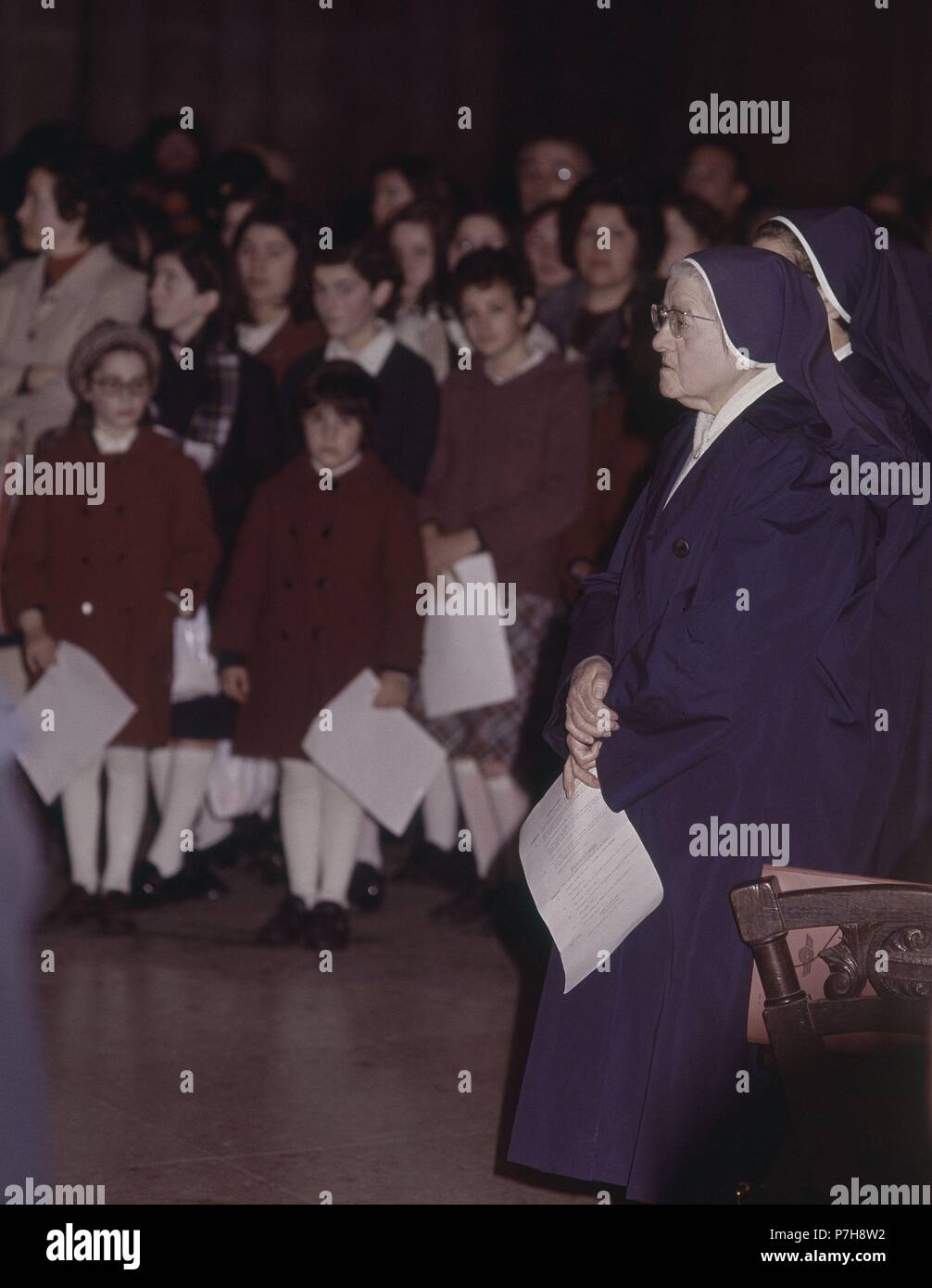 Monjas rezando hi-res stock photography and images - Alamy