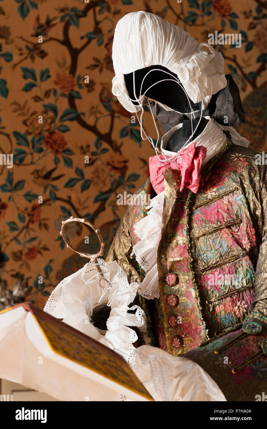 18th century clothing hi-res stock photography and images - Alamy