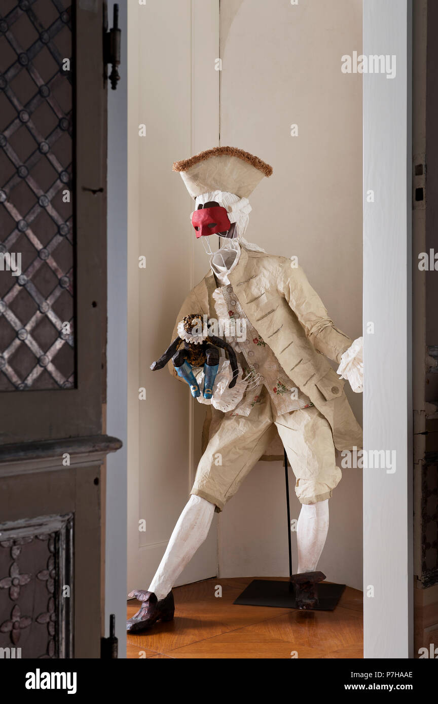 Monkey wearing clothing hi-res stock photography and images - Alamy