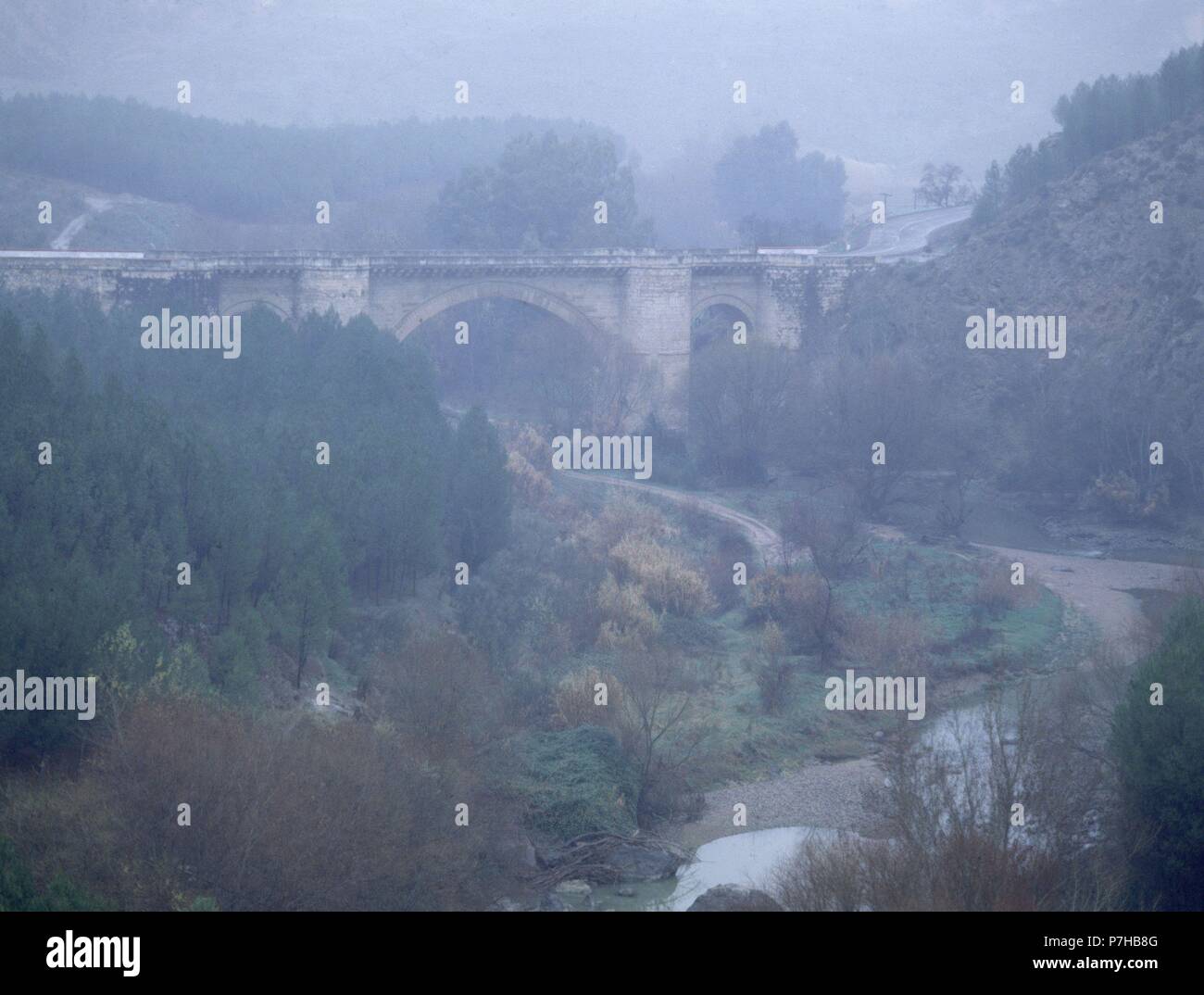 PUENTE DE BENAMEJI(S XV/XVII)-SOBRE EL RIO GENIL. Location: EXTERIOR ...