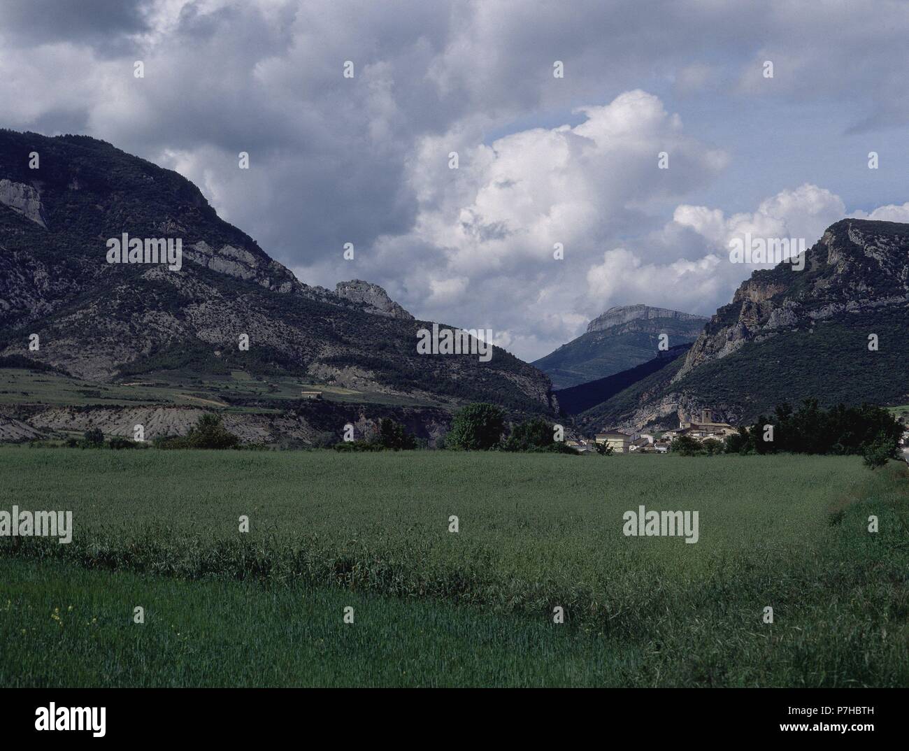 Valle del roncal hi-res stock photography and images - Alamy