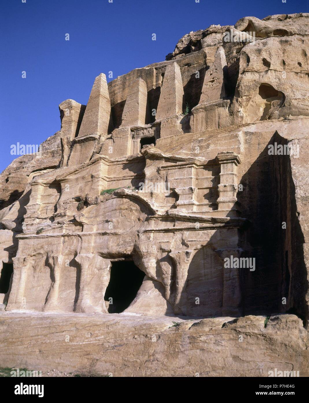 TUMBA DE LOS OBELISCOS (ARRIBA) Y TRICLINIO DE BAB EL-SIQ. Location ...