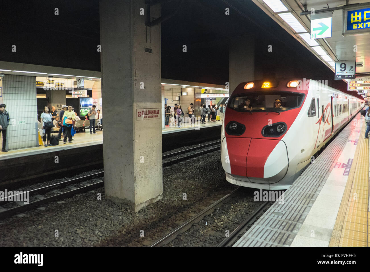 train,rail,railway,transport,transportation,express,train,from,Taipei ...