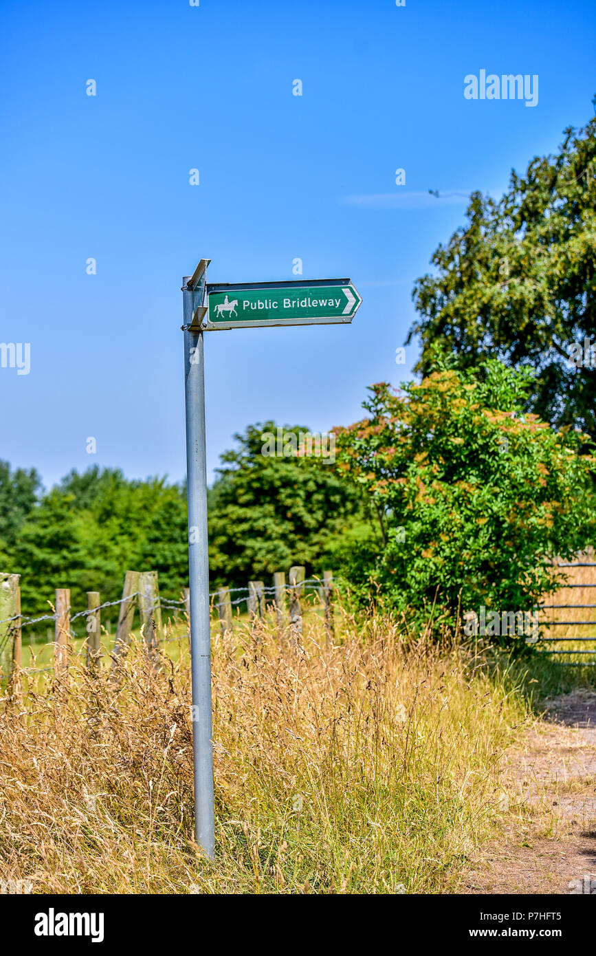 Destination sign pole hi-res stock photography and images - Alamy