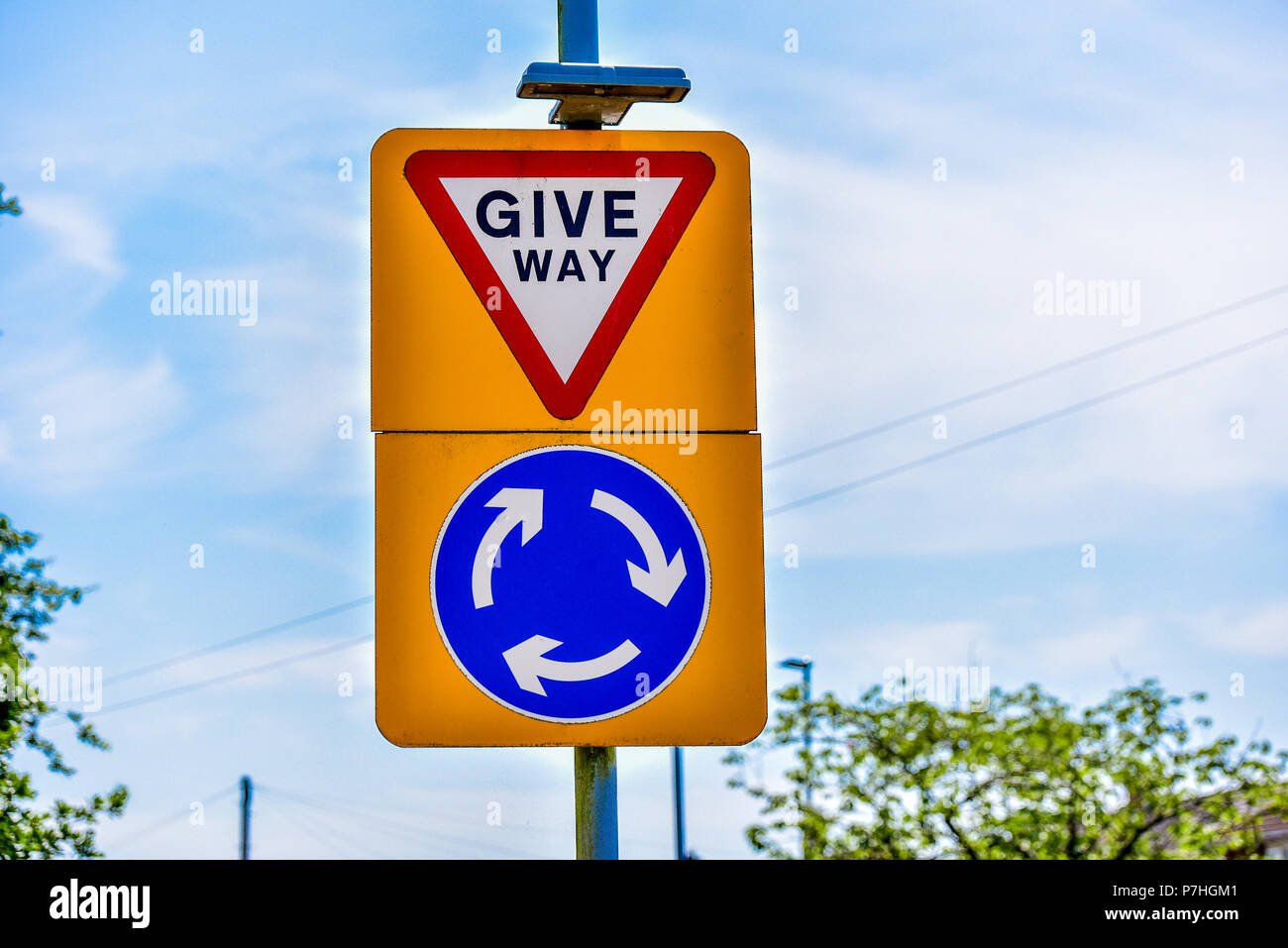 Roundabout sign hi-res stock photography and images - Alamy