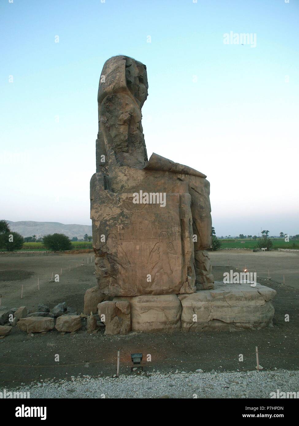 Los colosos de Memnón. Dos espectaculares estatuas de piedra que ...