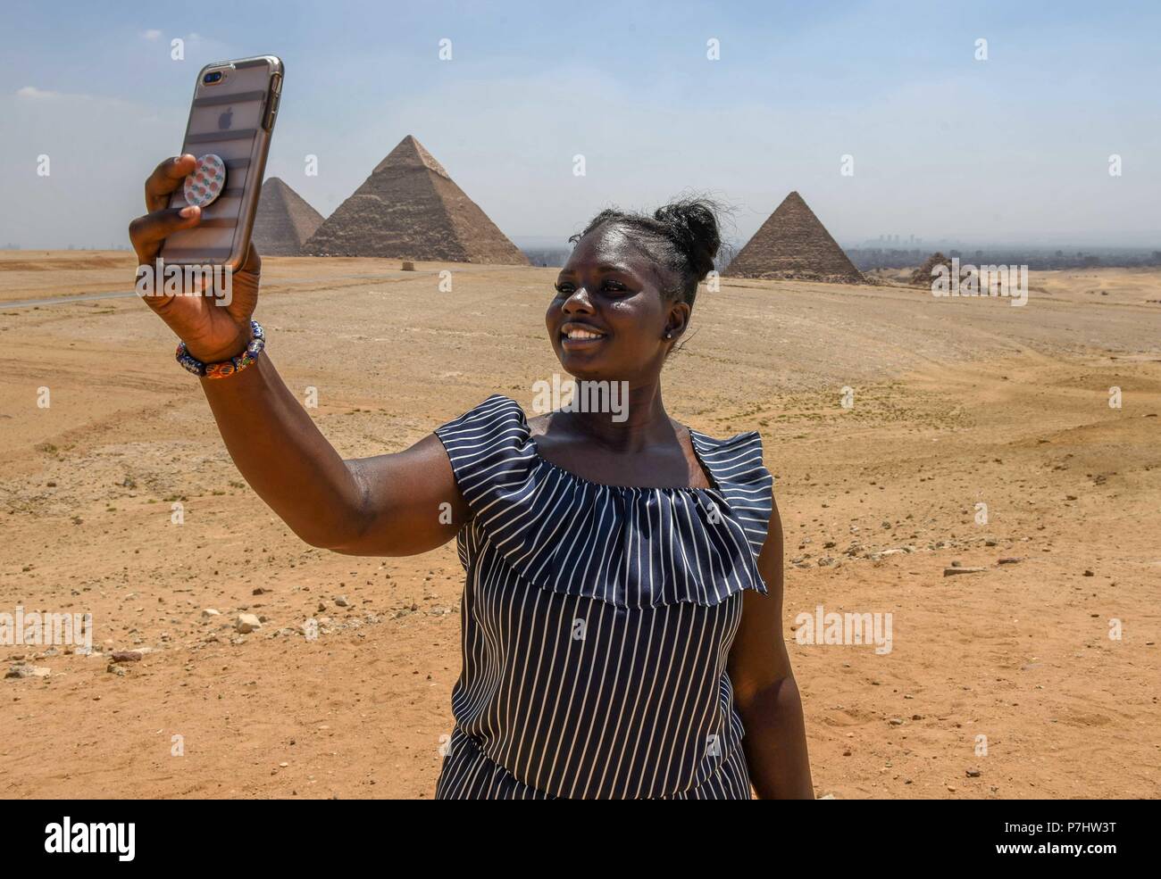 The pyramids egypt selfie hi-res stock photography and images - Alamy