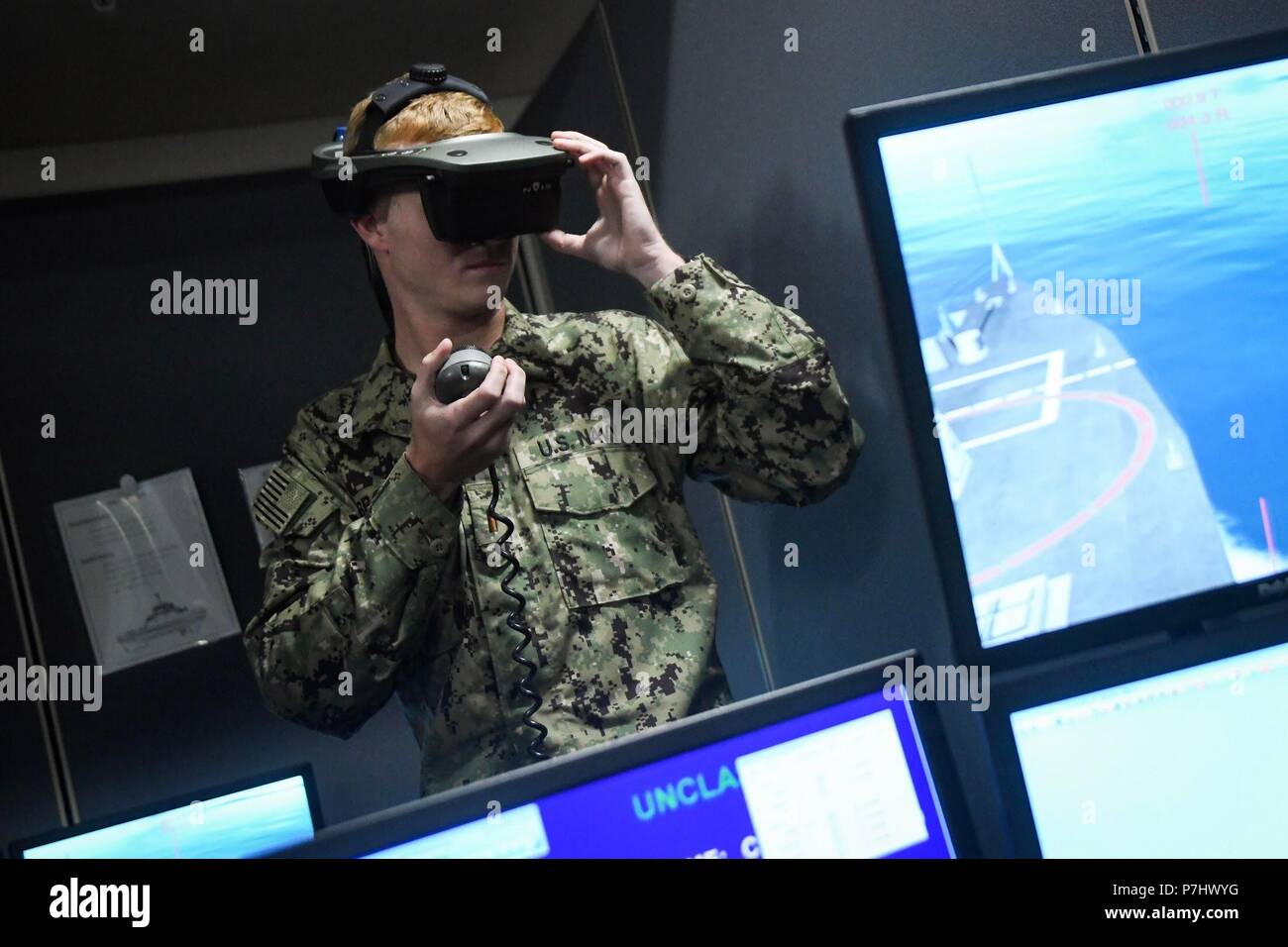 Conning officer virtual environment hi-res stock photography and images ...