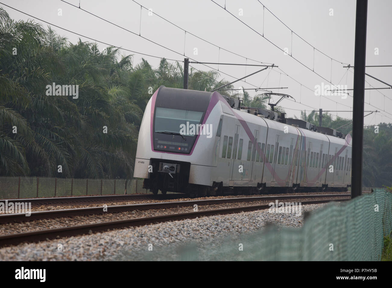 The KLIA Express makes its way to Kuala Lumpur International Airport ...