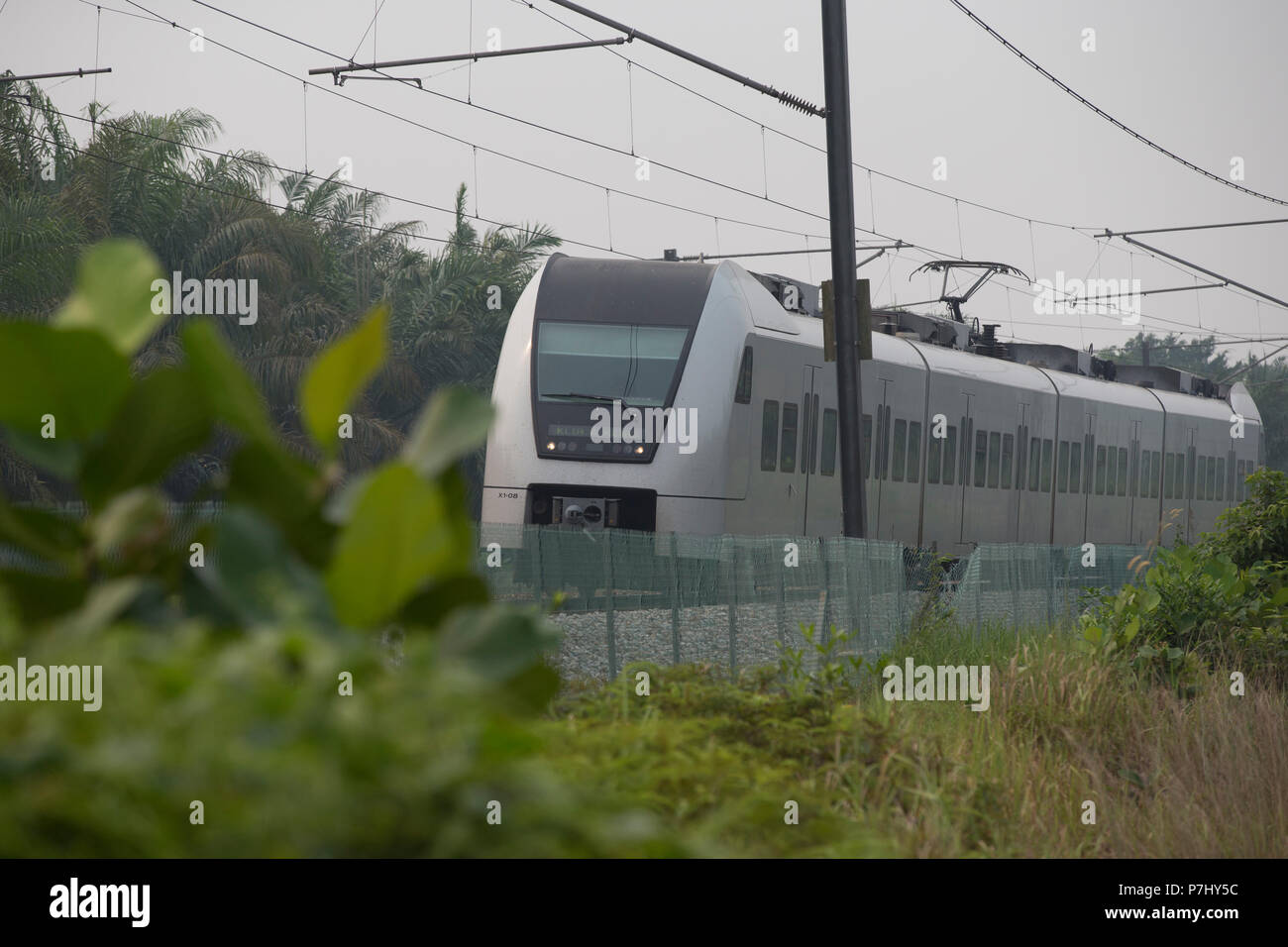 The KLIA Express makes its way to Kuala Lumpur International Airport ...