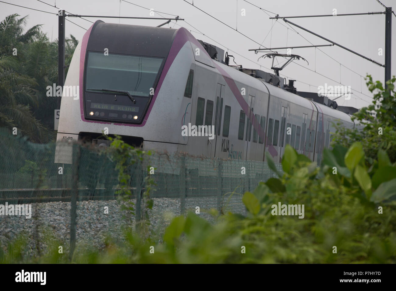 The KLIA Express makes its way to Kuala Lumpur International Airport ...