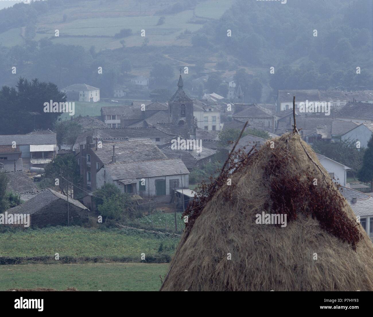 Pueblo de grange hi-res stock photography and images - Alamy