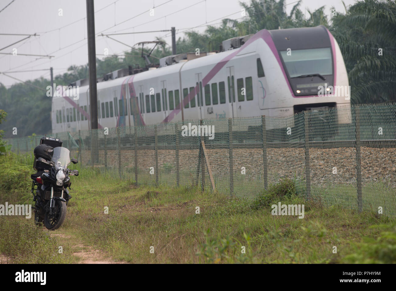 The KLIA Express makes its way to Kuala Lumpur International Airport ...