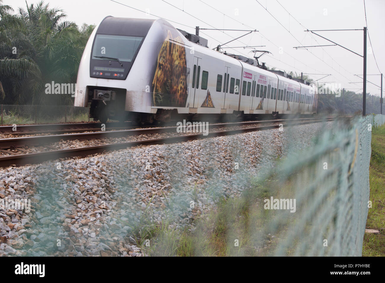 The KLIA Express makes its way to Kuala Lumpur International Airport ...