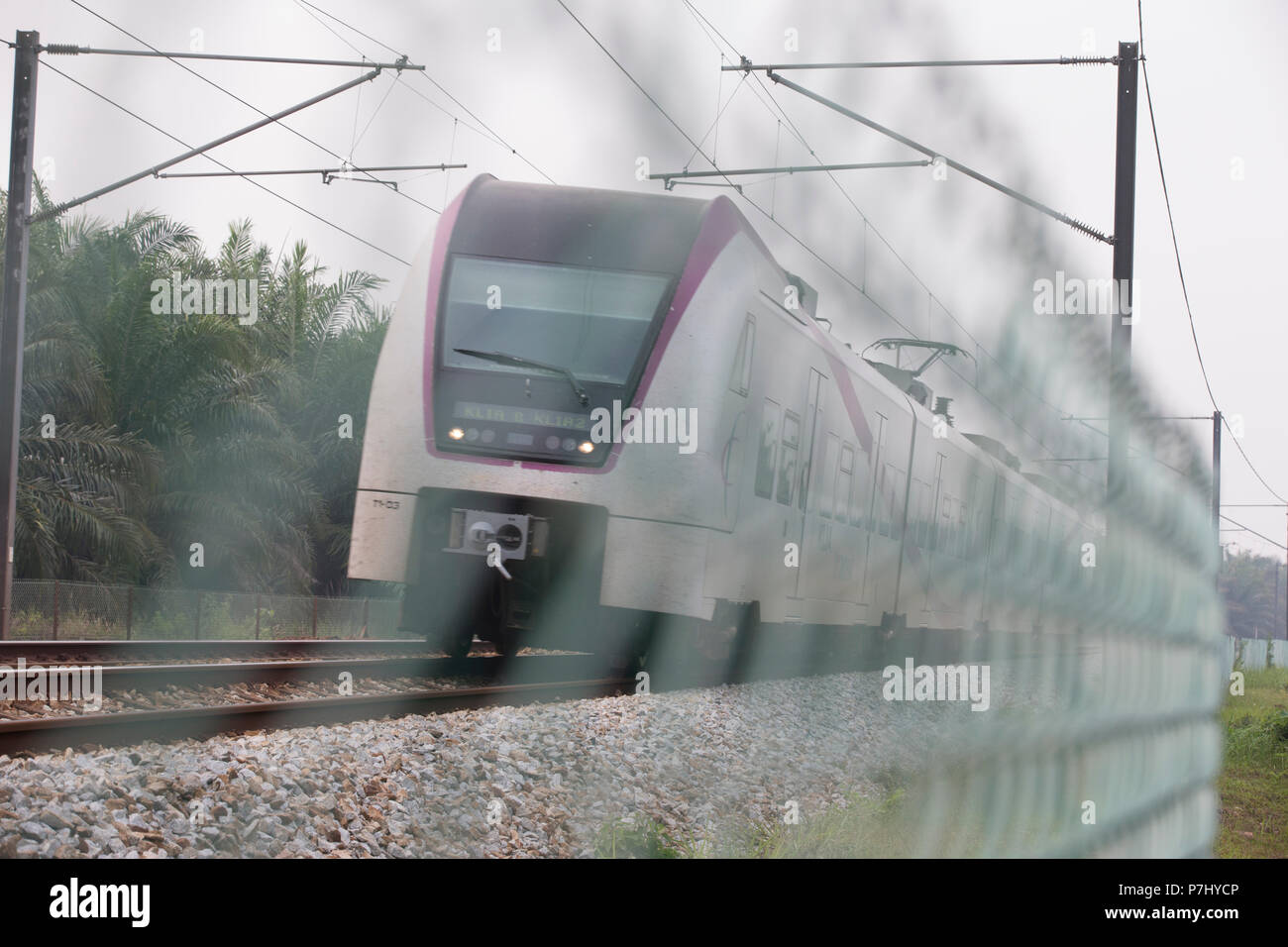 The KLIA Express makes its way to Kuala Lumpur International Airport ...