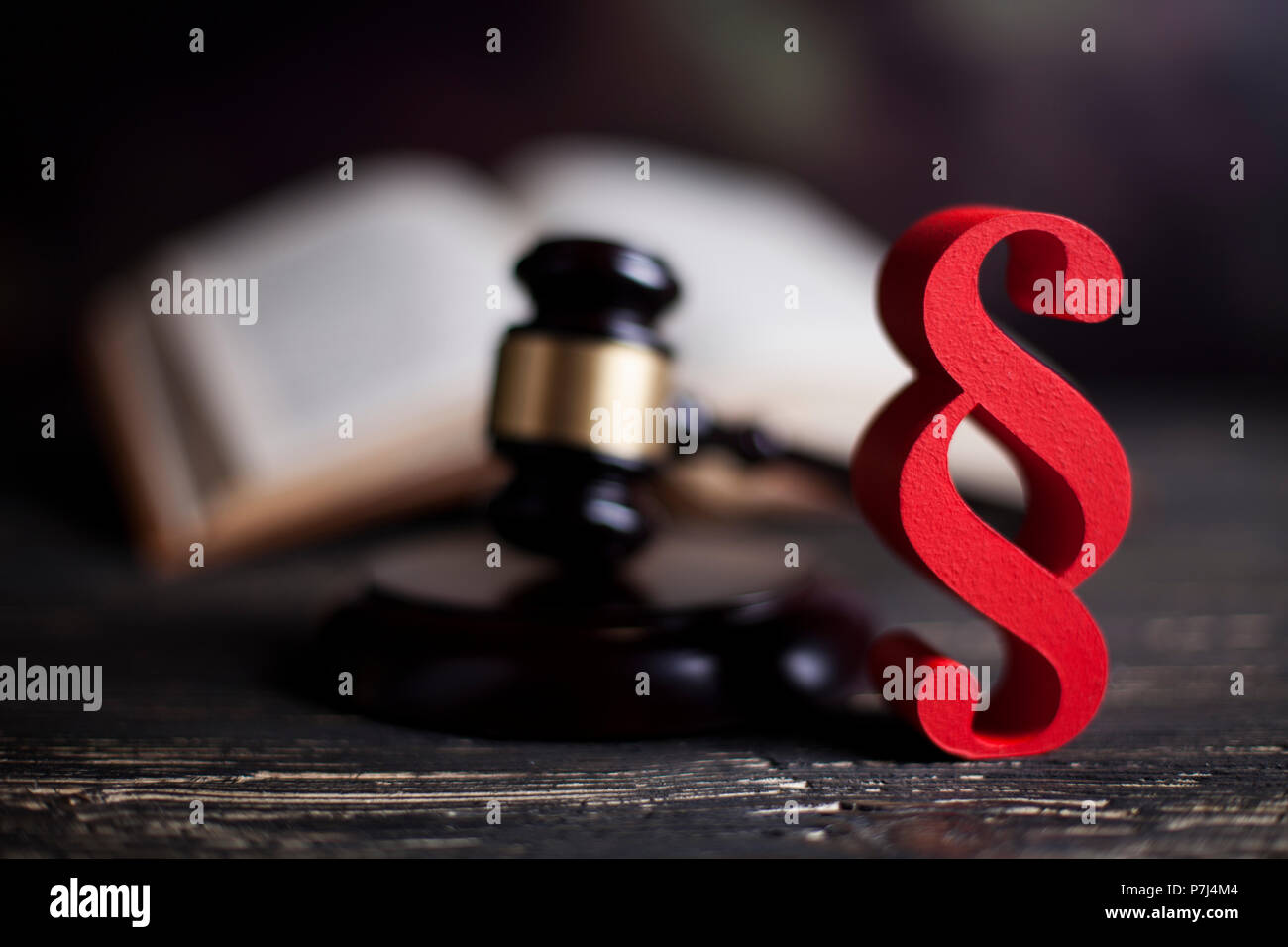 Paragraph sign wooden gavel hi-res stock photography and images - Alamy