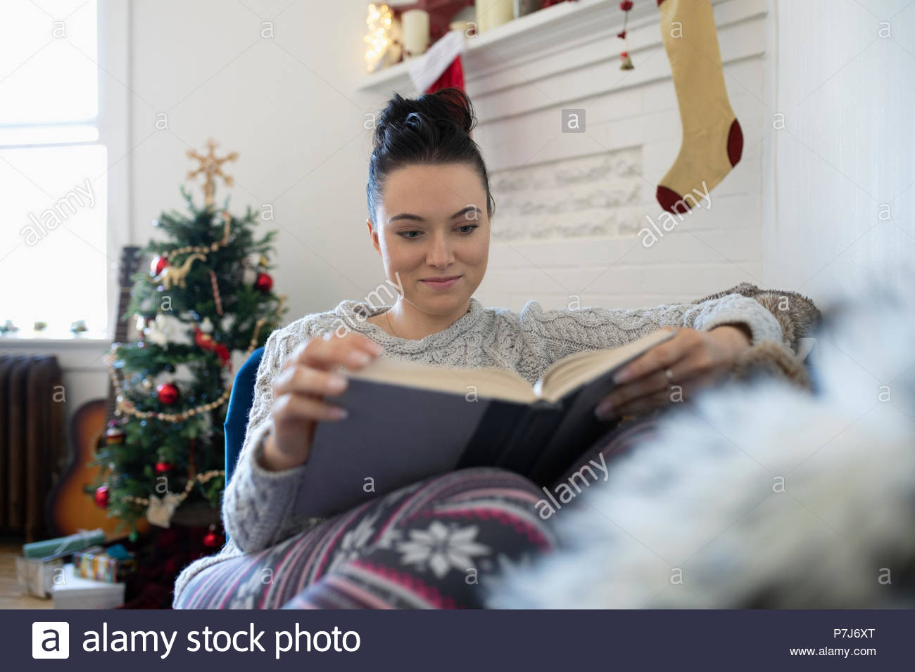 Reading a christmas book hi-res stock photography and images - Alamy