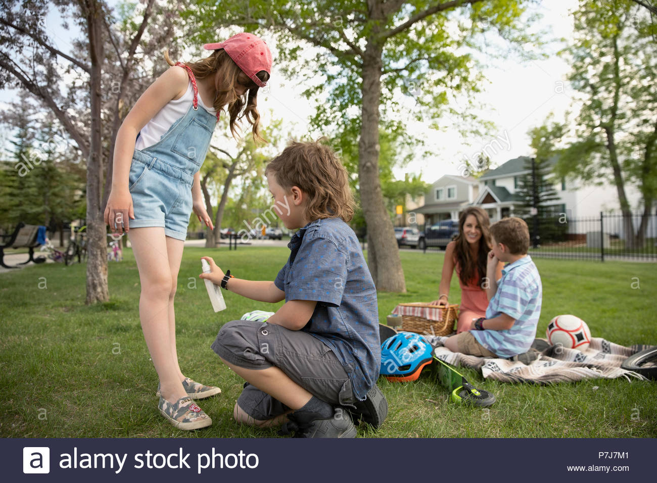 Children and sunscreen hi-res stock photography and images - Alamy