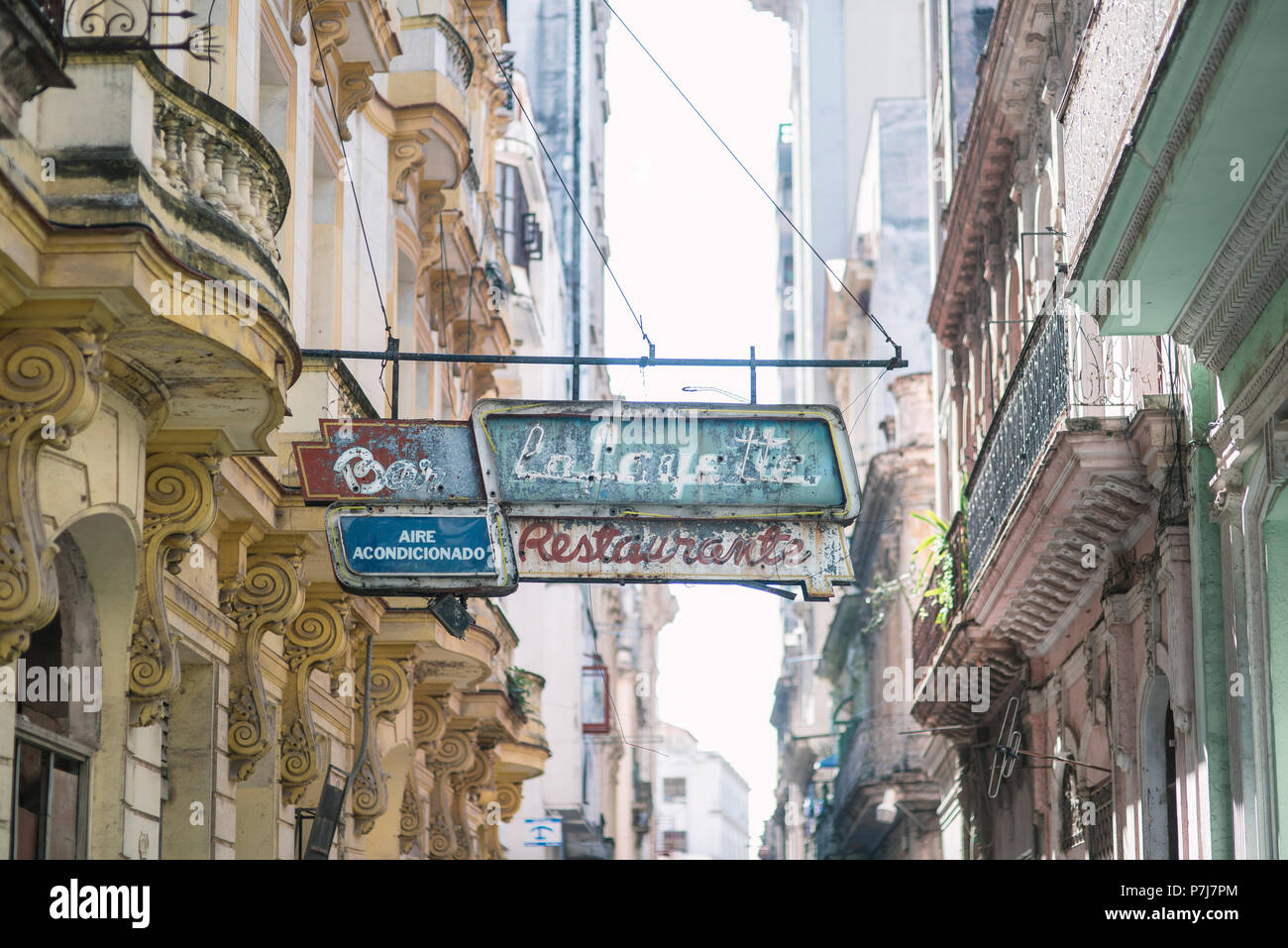 Cuban restaurant signage hi-res stock photography and images - Alamy