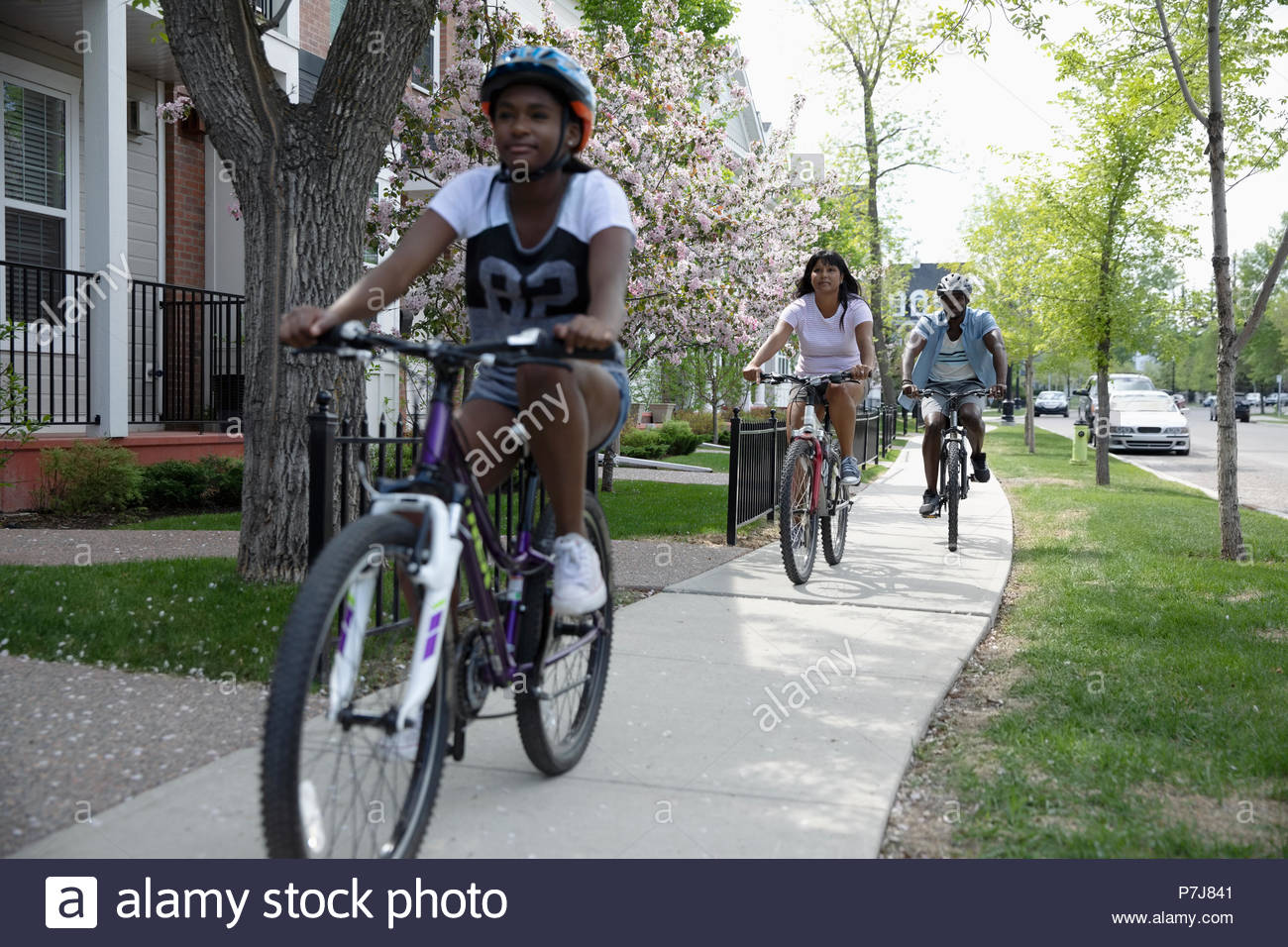 Bike child couple hi-res stock photography and images - Alamy