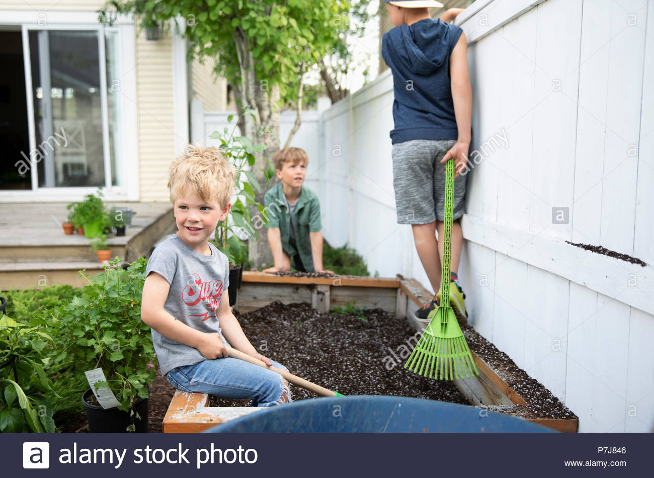 Back yard horizontal hi-res stock photography and images - Alamy