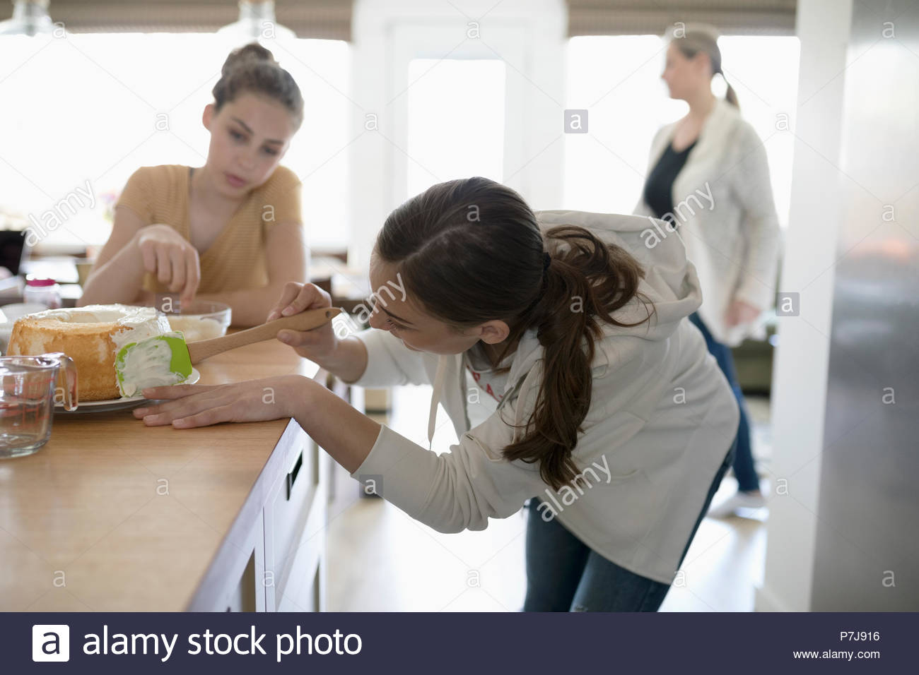 Teenager baking birthday cake hi-res stock photography and images - Alamy