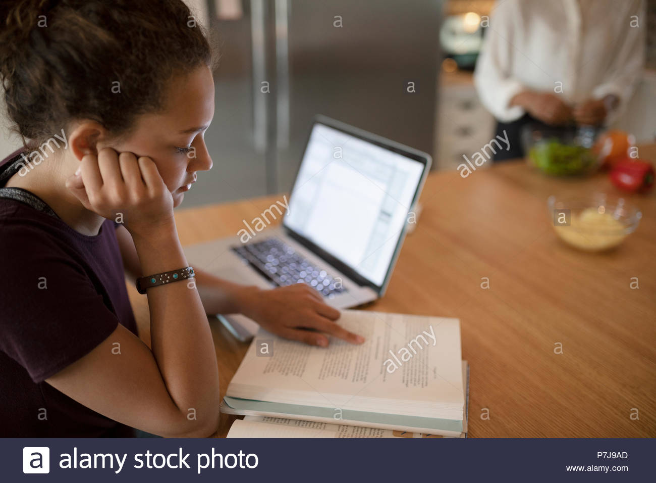 Reading homework hi-res stock photography and images - Alamy