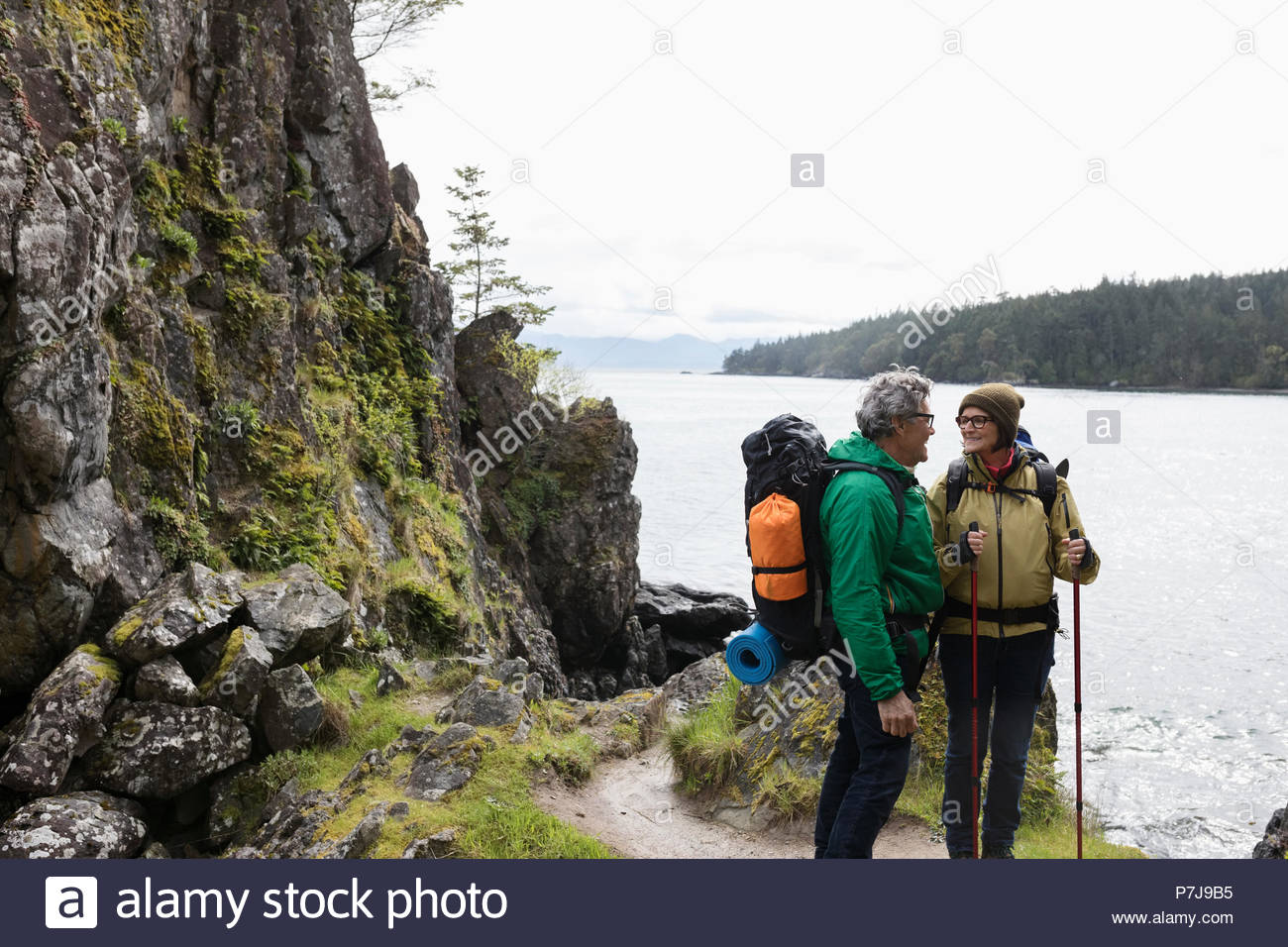 Couple backpacking hi-res stock photography and images - Alamy