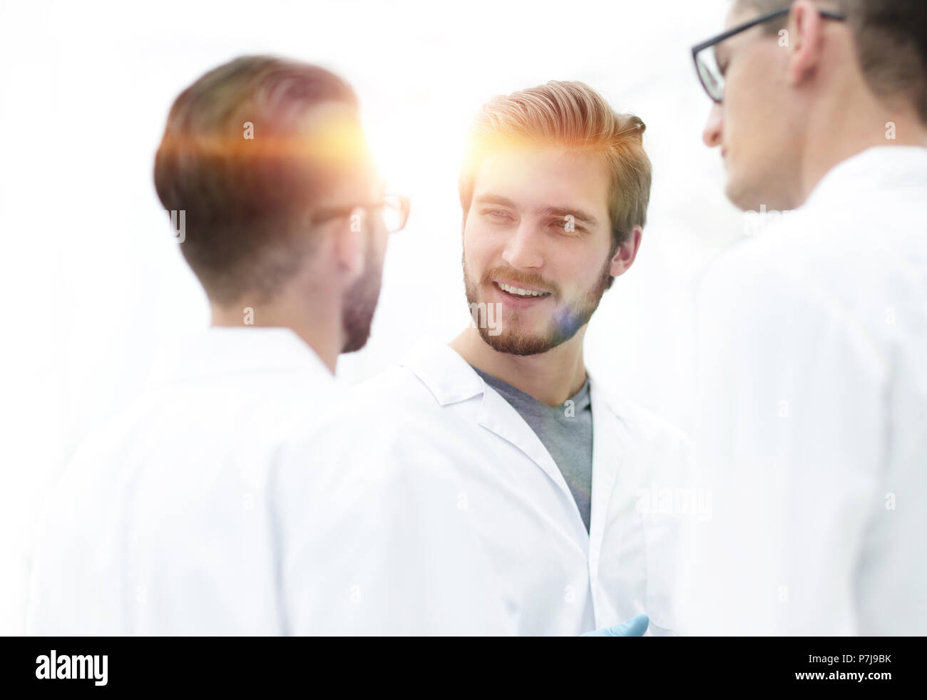 Group doctors talking hi-res stock photography and images - Alamy