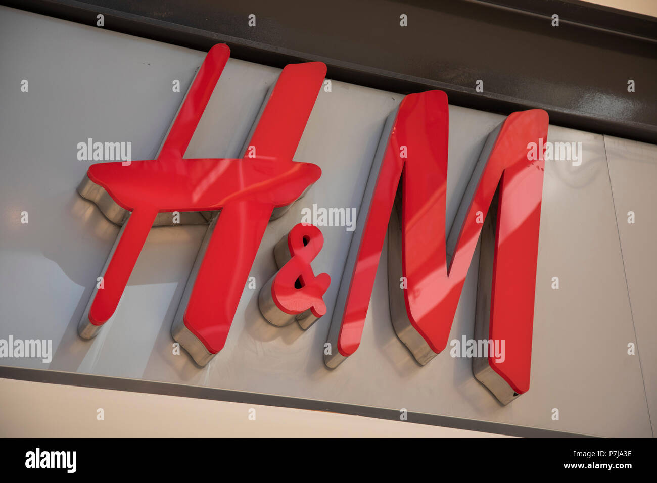 Sign for the high street clothing brand H&M in Birmingham, United ...