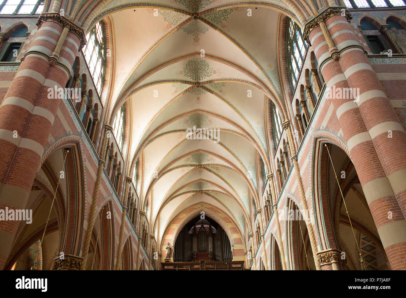 Techo de la iglesia hi-res stock photography and images - Alamy