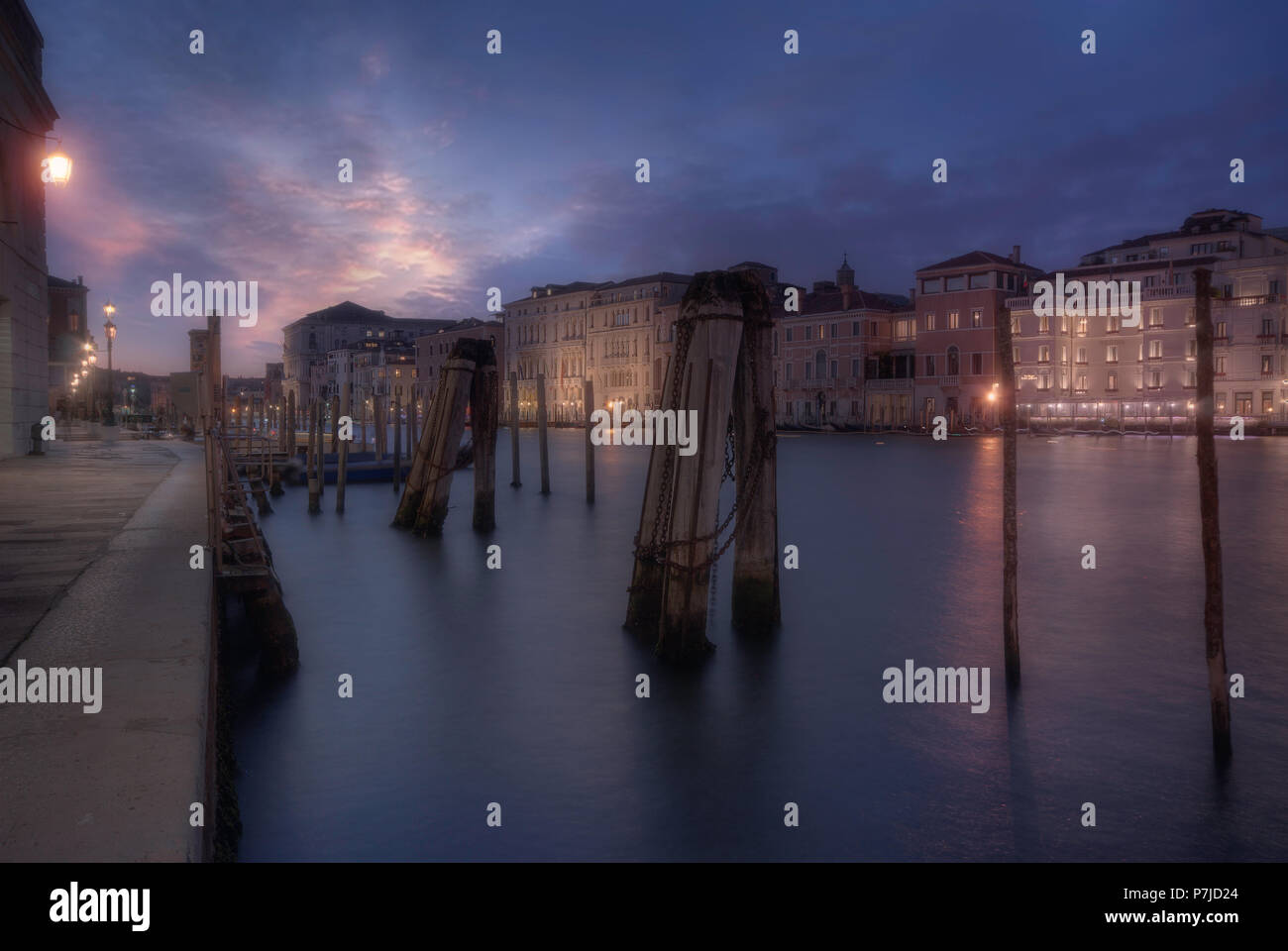 Venetian skyline hi-res stock photography and images - Alamy