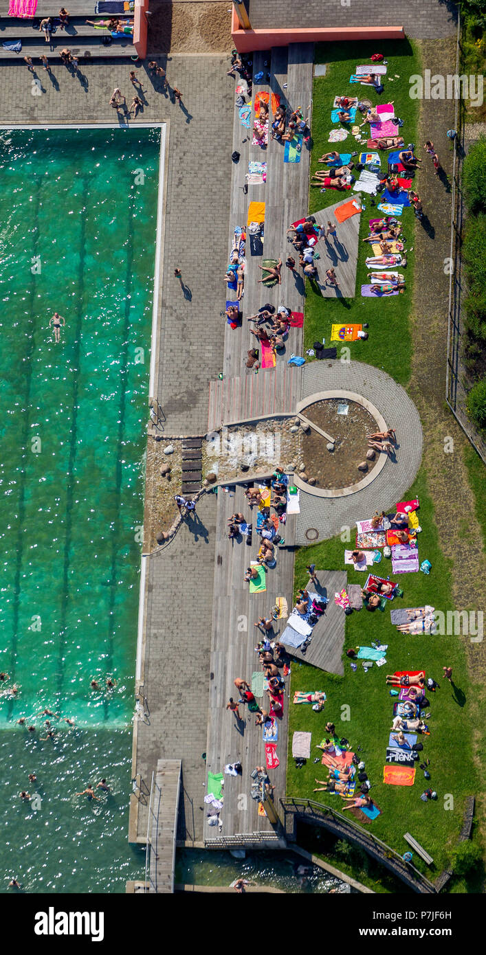 Public swimming pool outdoor hi-res stock photography and images - Alamy