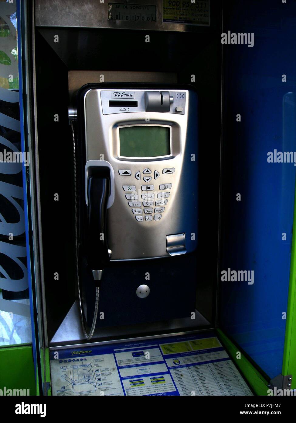 Cabina telefonica hi-res stock photography and images - Alamy