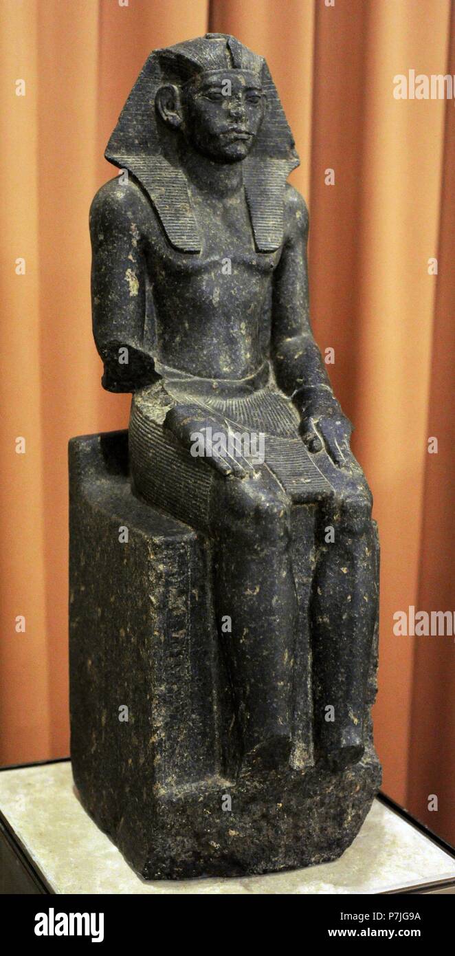 Granite statue of amenemhat iii hi-res stock photography and images - Alamy