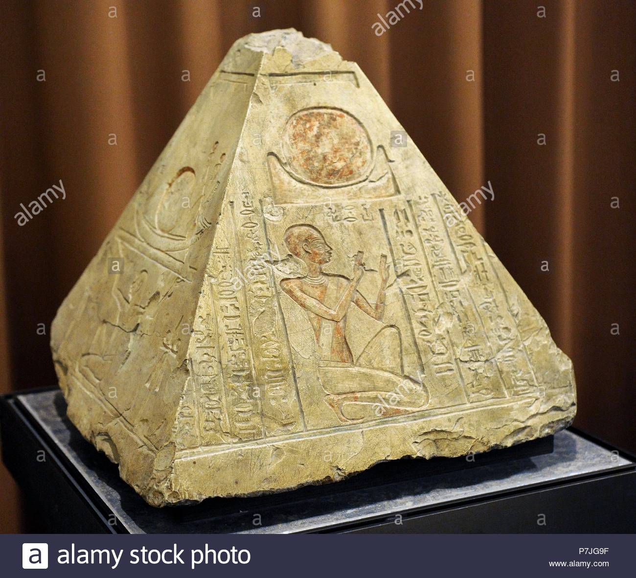Egypt Museum Pyramidion Stock Photos & Egypt Museum Pyramidion Stock ...