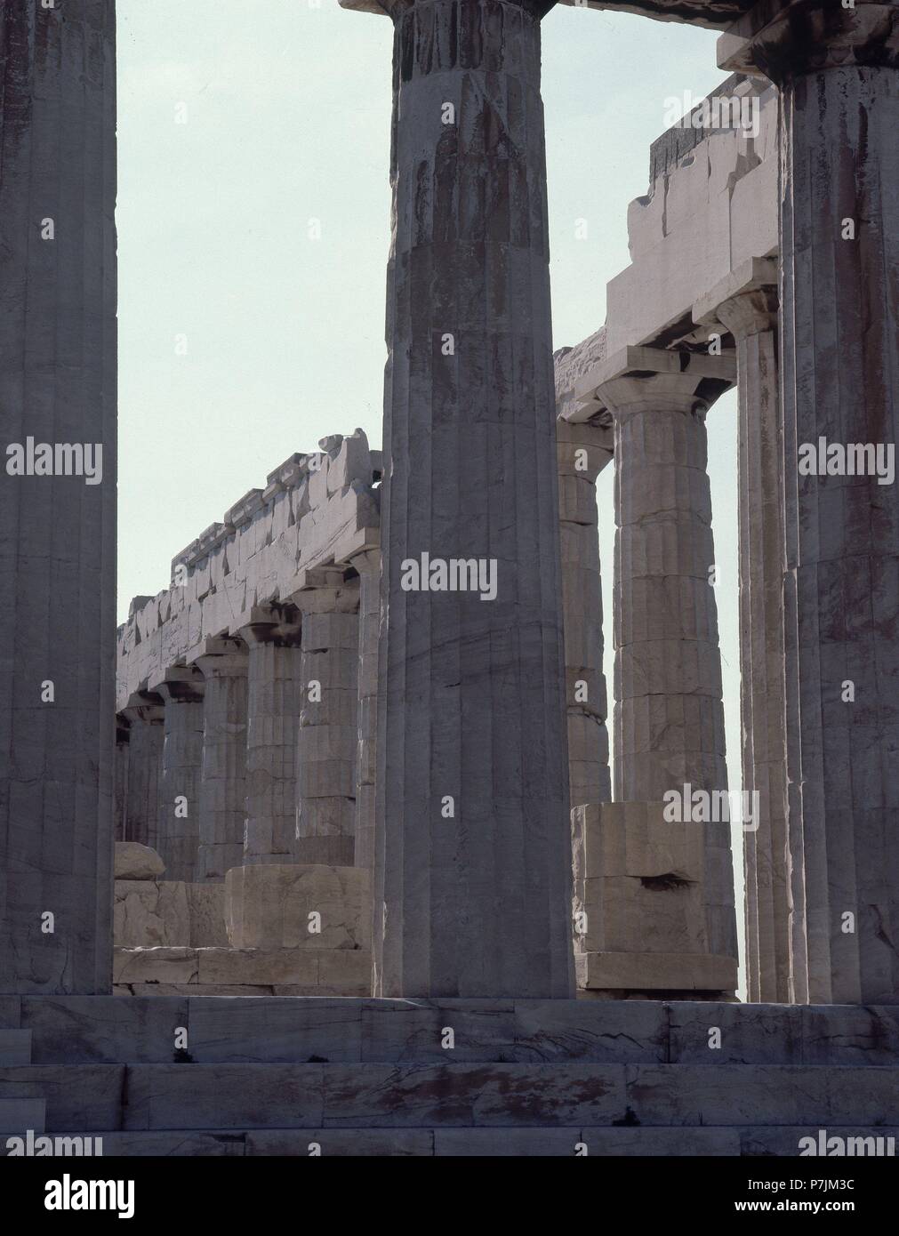 PARTENON - COLUMNAS DESDE EL INTERIOR. Location: ACROPOLIS, ATHENS ...