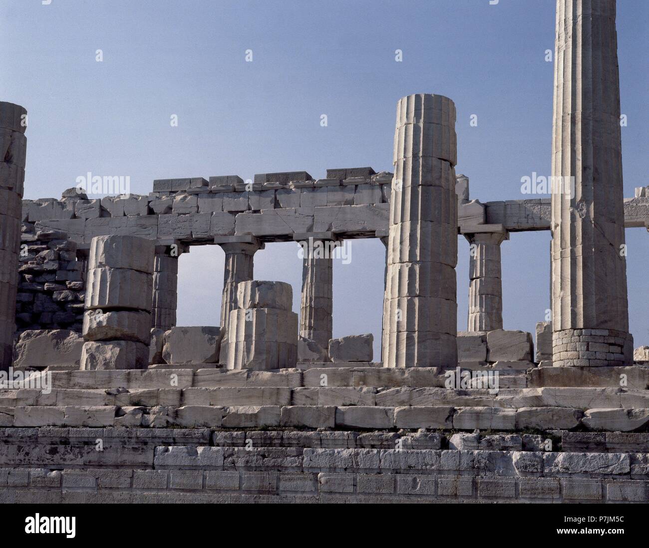 PARTENON - COLUMNAS Y ESCALERAS LATERALES. Location: ACROPOLIS, ATHENS ...
