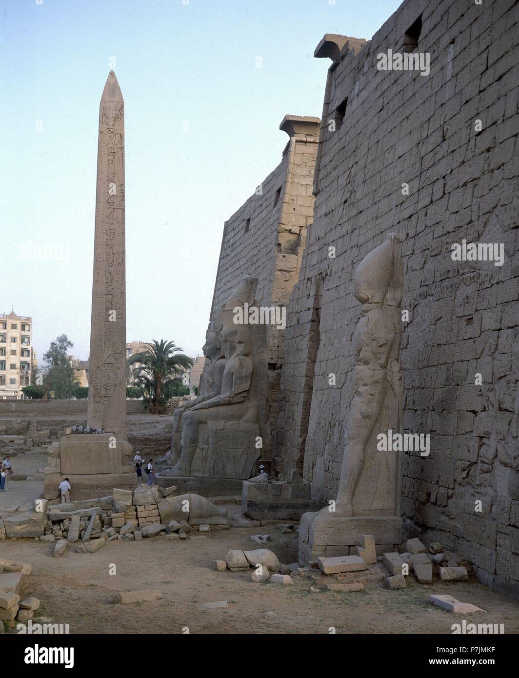 Obelisco de ramses ii hi-res stock photography and images - Alamy