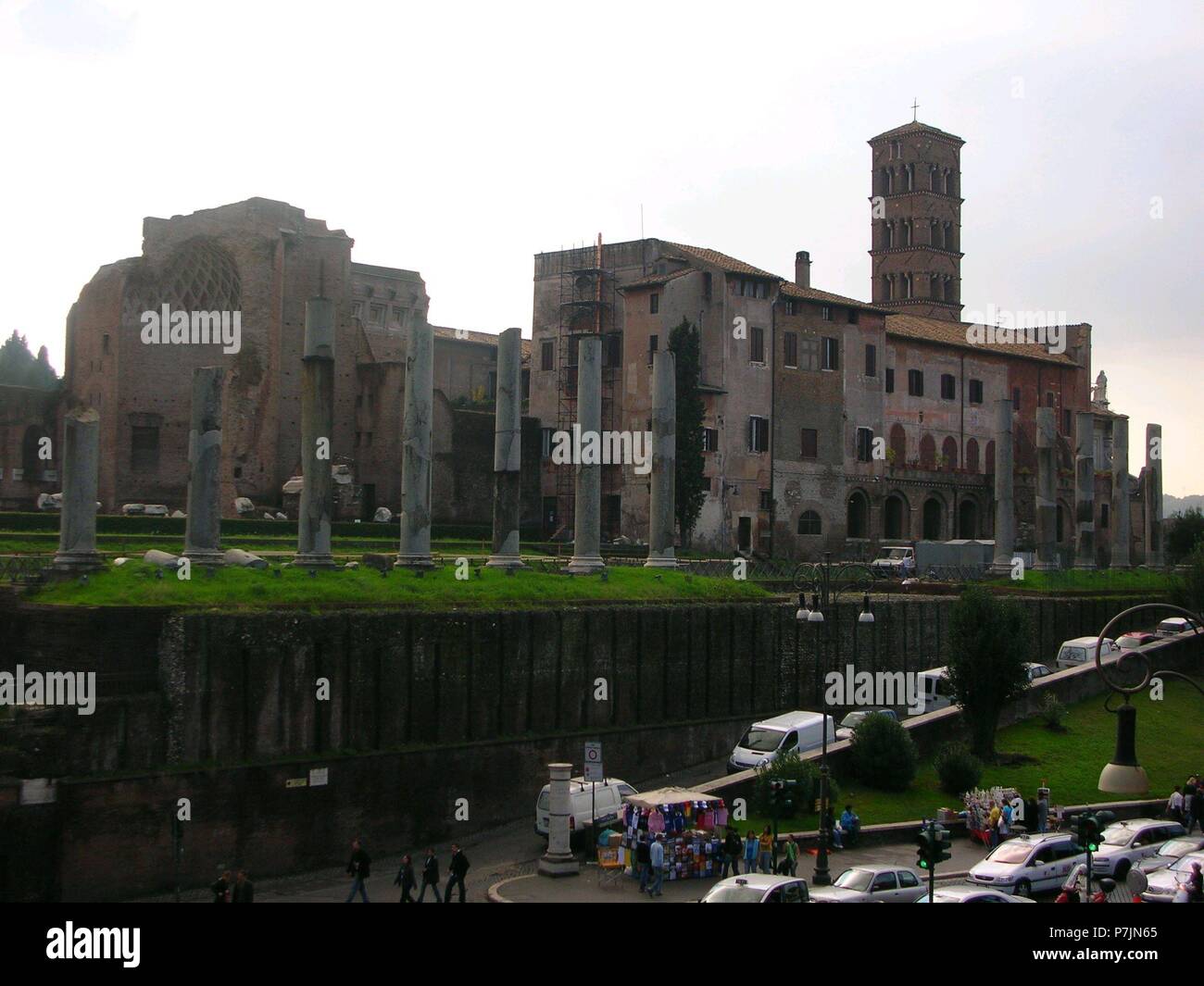 RUINAS DEL TEMPLO DE VENUS Y ROMA EDIFICADO POR ADRIANO EN EL AÑO 121 ...