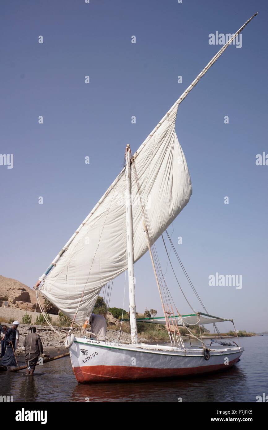 Faluca en el río Nilo Stock Photo - Alamy