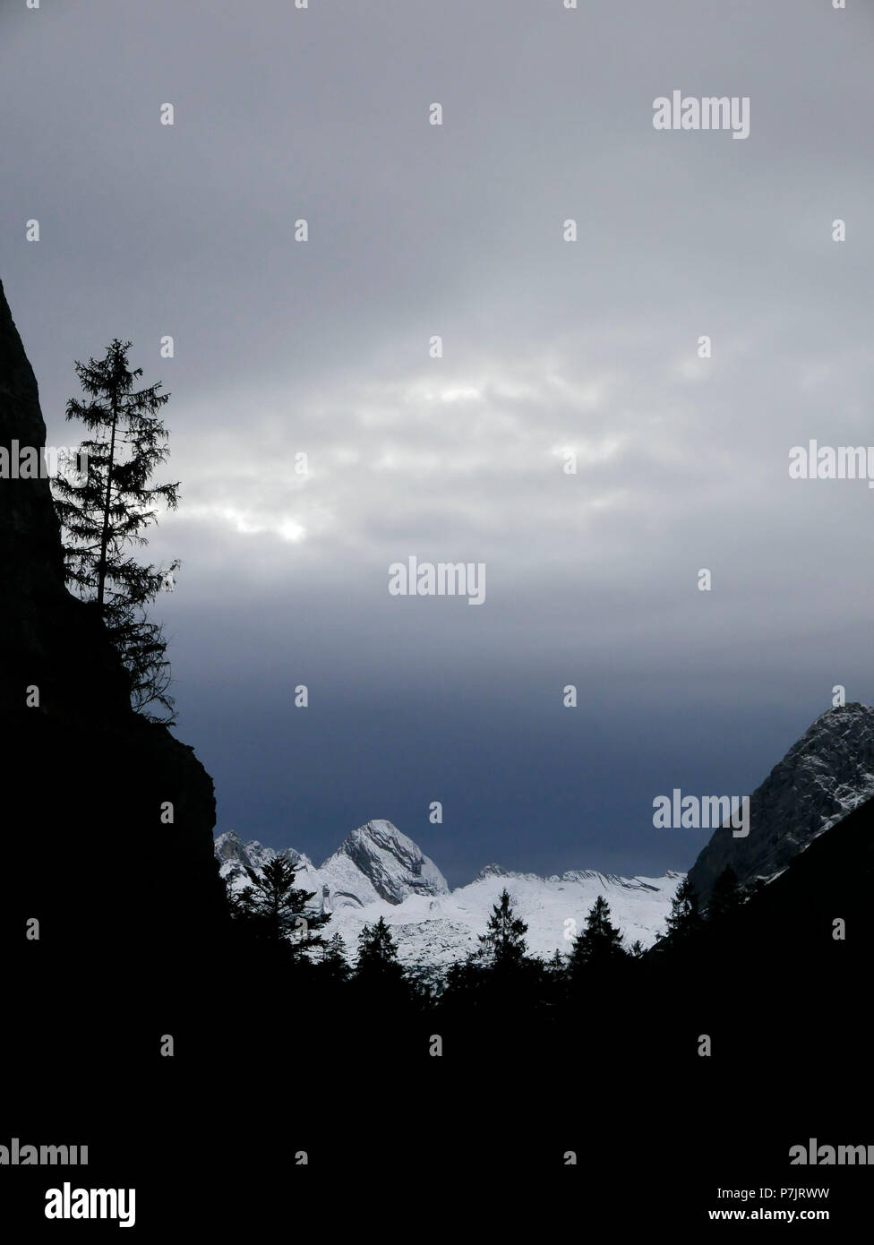 Above the cloud layer hi-res stock photography and images - Alamy